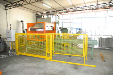 Semi-Automatic Bins Tip | Typhoon Packaging